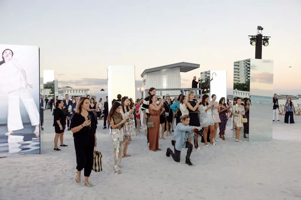 Het publiek zag Su optreden vanuit de pop-up strandclub van La Prairie. Met dank aan La Prairie.