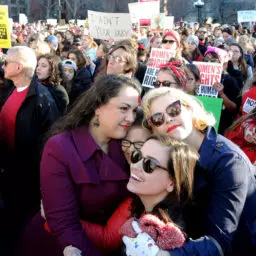 Estátua da menina destemida permanecerá em Wall Street até 2018 10284_8