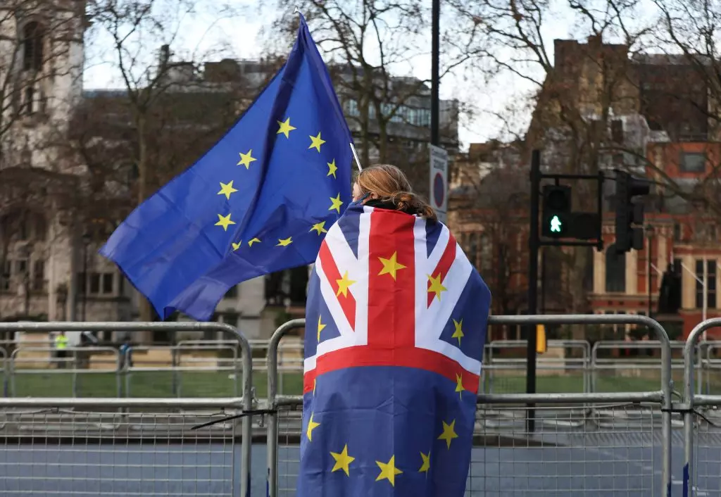 Protes pro-Uni Eropa ing njaba Gedung Parlemen ing London. Foto: Luciana Guerra / Gambar PA liwat Getty Images.