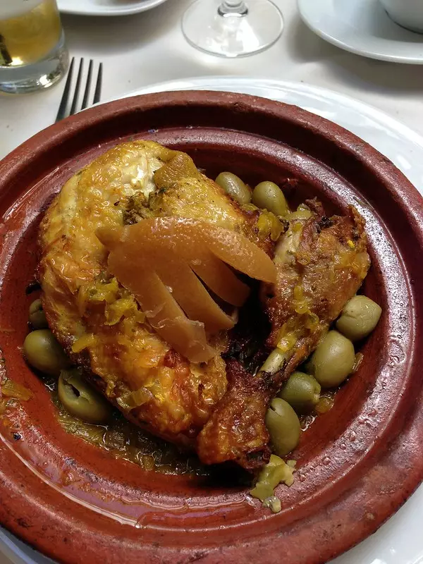 Voilà! Tagine sa manok. Litrato ni David Berkowitz, sa maayong kabubut-on sa Flickr.