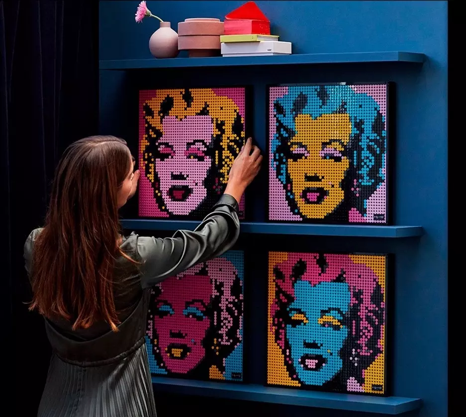 Dieser Andy Warhol Marilyn Monroe Bausatz ist Teil der LEGO Art Serie. Foto mit freundlicher Genehmigung von LEGO.