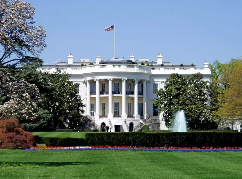 Iyo White House. Mufananidzo naMat H. Wade paWikipedia, Creative Commons Attribution-Share Alike 3.0 Unported rezinesi.