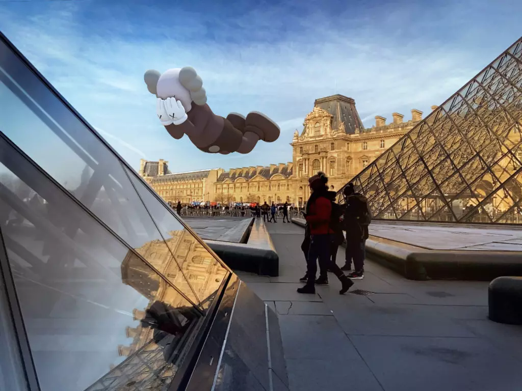 KAWS, ỌMỌRỌ (ExPANED) ni Ilu Paris, ọdun 2020, otitọ ti a pọ si. Iteriba: KAWS ati Ńlá Art.