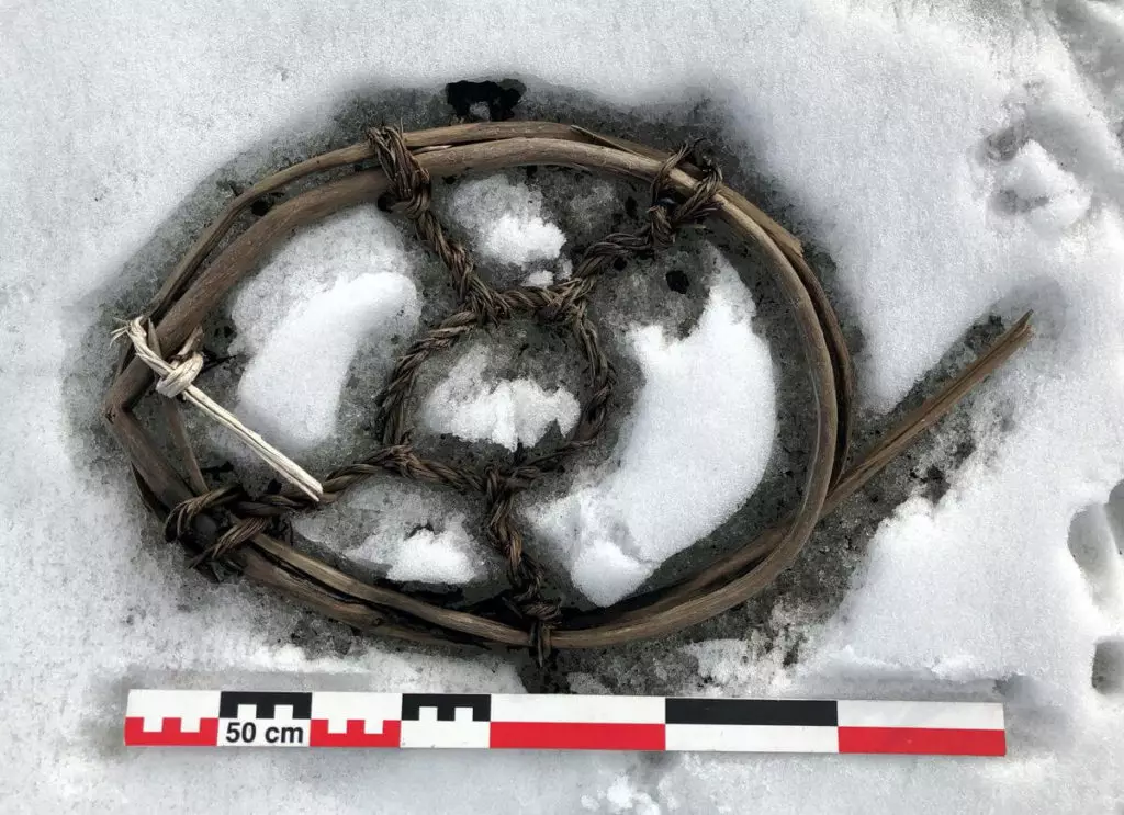 Lendbreen geçidinde bulunan at kar ayakkabısı. Fotoğraf Espen Finstad, Secrets of the Ice'ın izniyle.