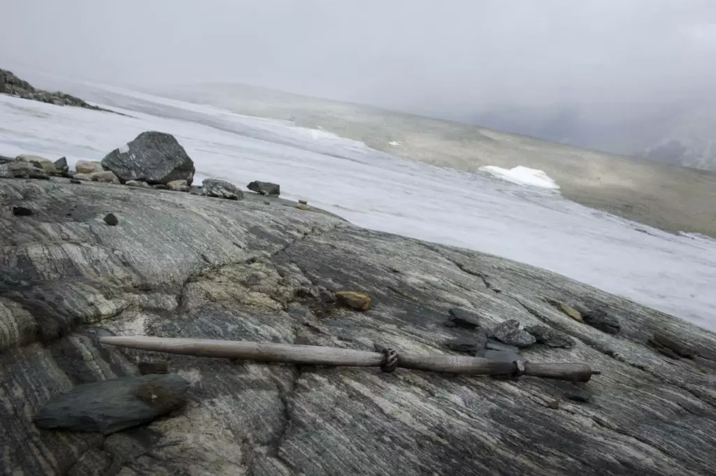 Distaff ditemui dalam pas Lendbreen. Foto oleh Espen Finstad, ihsan Secrets of the Ice.