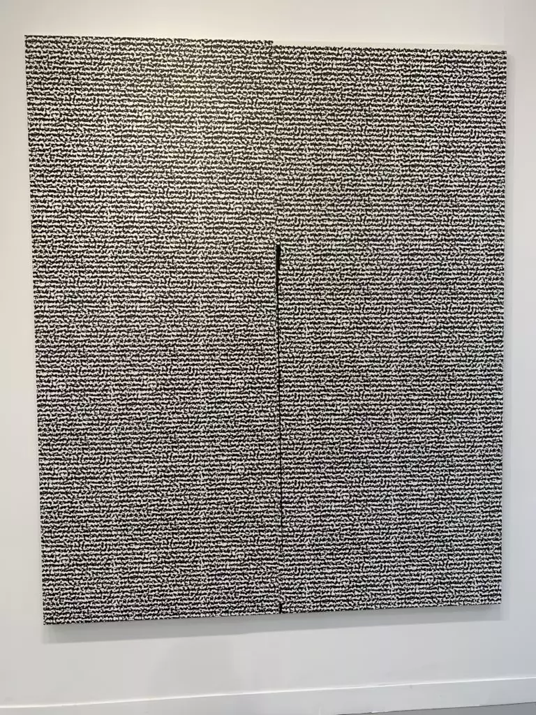 Wade Guyton na Chantel Crousel Gallery, em oferta por US $ 550.000 por pop e descrito como “meio vendido”. Huh? Foto de Kenny Schachter.