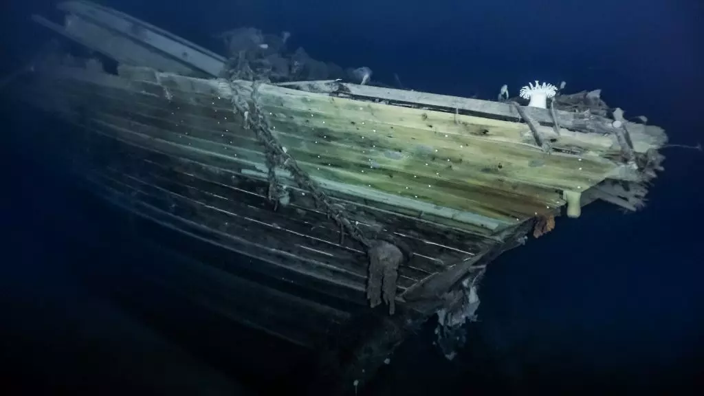 Bow starboard of the Endurance. Grianghraf ©Iontaobhas Oidhreachta Muirí na Falklands/National Geographic.