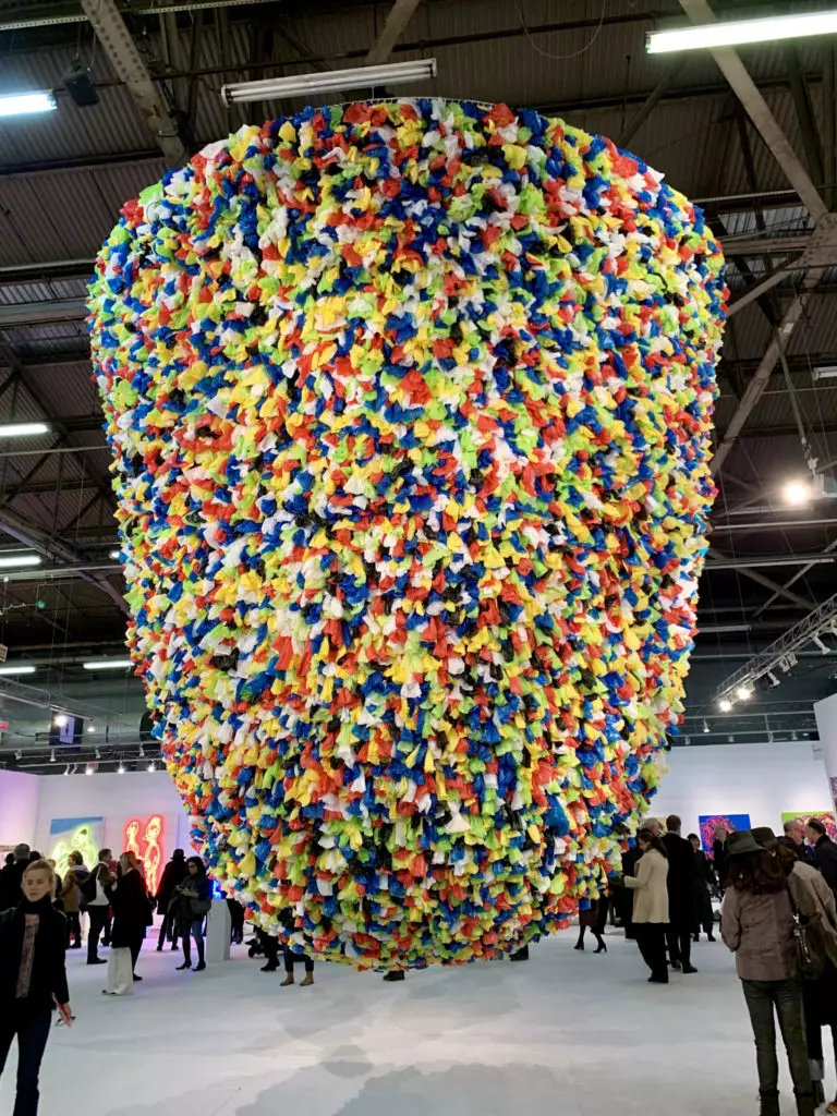 A 240 000 dolláros műanyagzacskós boldogságtól a 3500 dolláros szürrealista örömig – Íme a 6 legjobb műalkotás a 2019-es Armory Show-n 11391_2