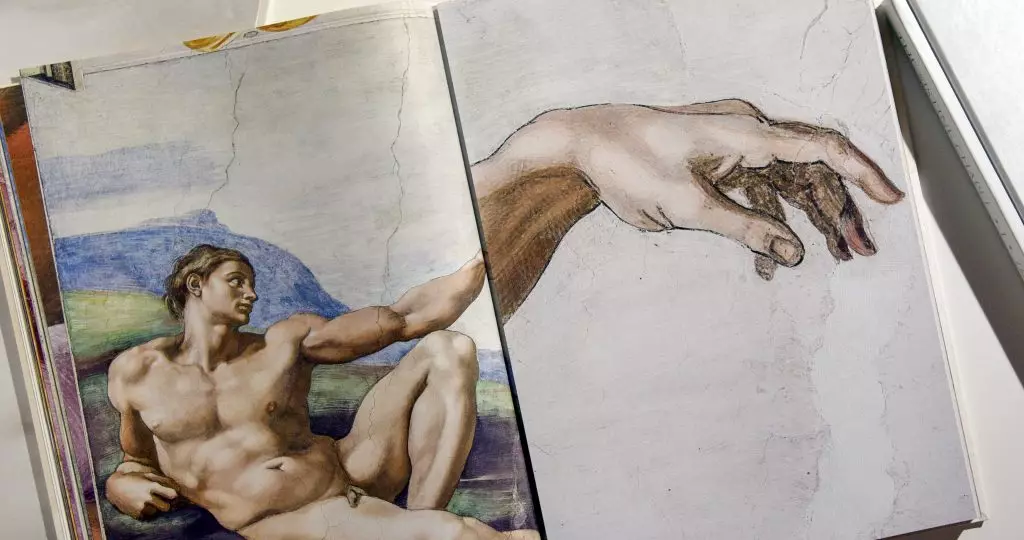 Kining Bag-ong Libro Nagpakita sa Labing Tukma nga mga Litrato sa Sistine Chapel nga Nahimo sukad—ug Nagkantidad kini og $22,000 11426_3