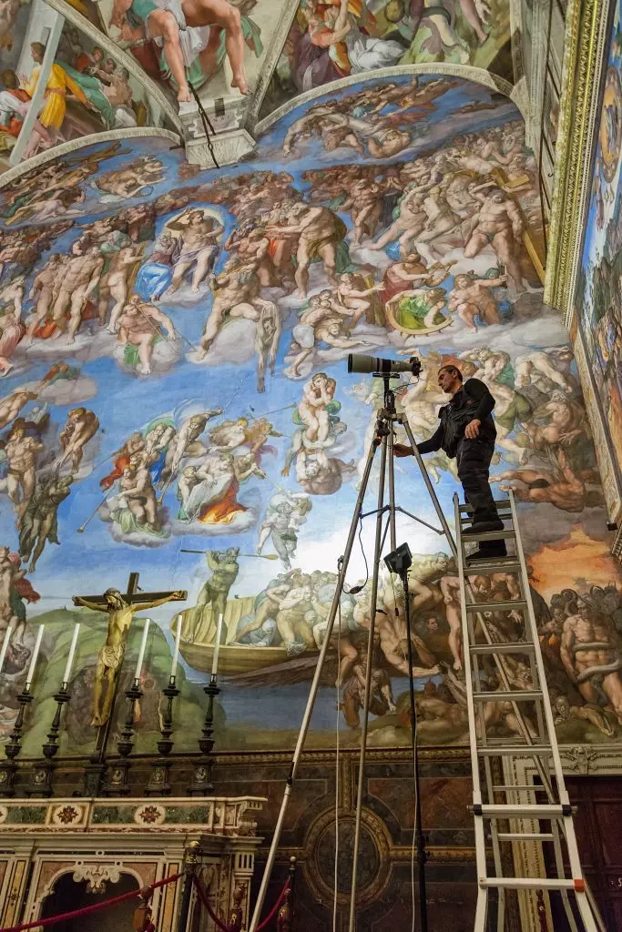 This New Book Features the Most Precise Photographs of the Sistine Chapel Ever Produced—and It Costs $22,000 11426_5