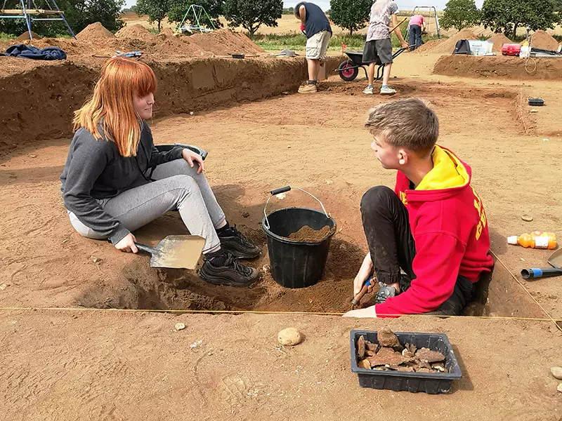 Wanaakiolojia Wanasema Huenda Wamepata Warsha ya Anglo-Saxon Ambapo Hazina za Sutton Hoo Zilighushiwa.