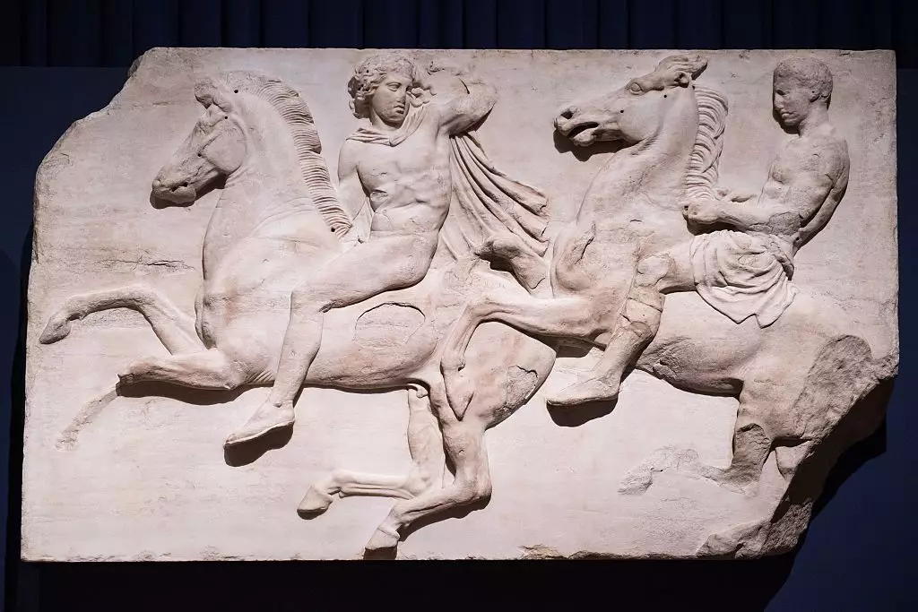 I se faʻalavelave, Italia o le a toe faʻafoʻi atu se vaega o le Parthenon Frieze i Eleni i lalo o se Maliega Nogatupe Umi.