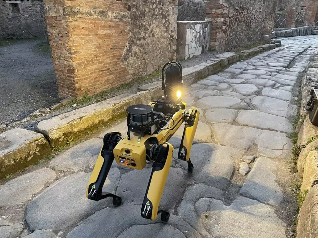 Robot Spot společnosti Boston Dynamics v Pompejích. Foto: Archeologický park Pompeje.