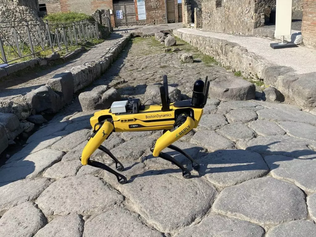 „Boston Dynamics“ „Spot“ robotas Pompėjoje. Nuotrauka: Pompėjos archeologinis parkas.