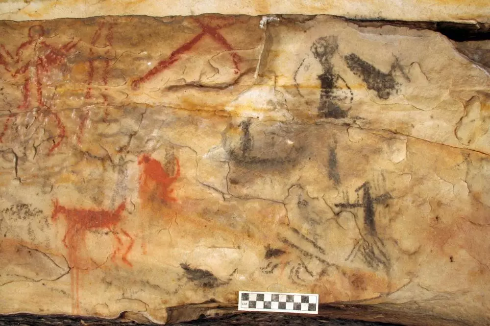 'Sezvo Auctioning Off the Sistine Chapel': Imba Yeokisheni Yakatengesa Bako reOsage Rine Yakakosha Prehistoric Art yemadhora mazana maviri nemazana maviri emadhora.