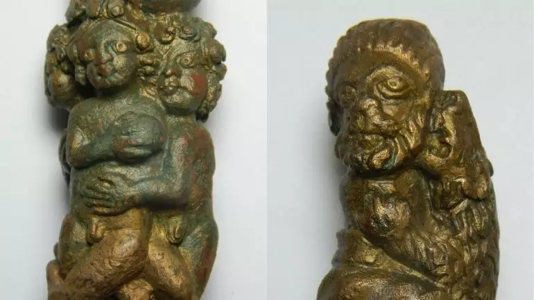 Detail vun engem ausgeglach dekoréierte réimesche Bronze Schlësselhandtak, deen d'Ausféierung vu Gefaangenen an der Arena portraitéiert andeems se se op Léiwen, déi zu Leicester entdeckt goufen, geheien. Foto Ugedriwwe vun University of Leicester Archeological Services.