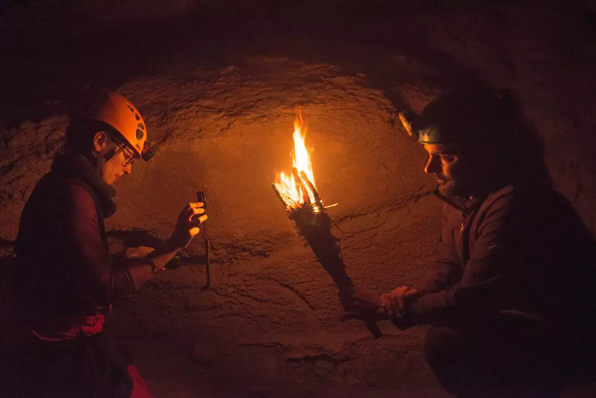 Cave Art เป็นรูปแบบภาพยนตร์จริงหรือ? วิธีที่โคมไฟยุคก่อนประวัติศาสตร์เสนอวิธีใหม่ในการมองภาพเขียนโบราณอันน่าทึ่ง