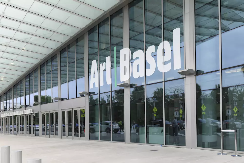 I-Miami Beach Convention Centre, lapho i-Art Basel yenzeka khona njalo ngoJuni, kumanje iyindawo yokuhlola isibhedlela kanye ne-coronavirus. Isithombe sihlonipha u-Art Basel.