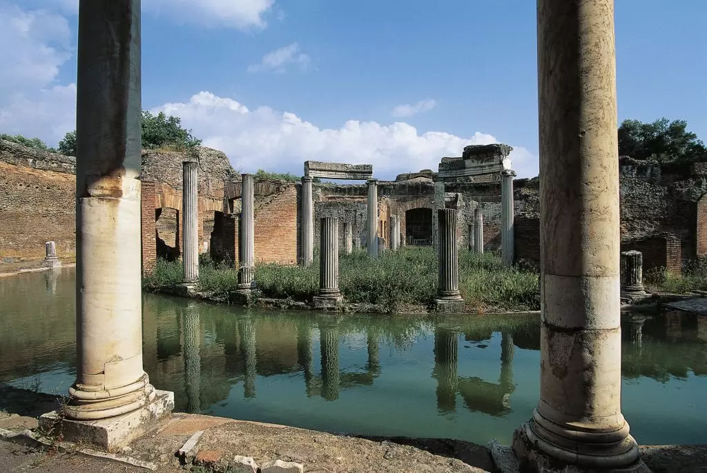 Os arqueólogos atoparon a sala de almorzos do palacio do emperador romano Adriano, onde ceaba ante os servos nun trono de mármore