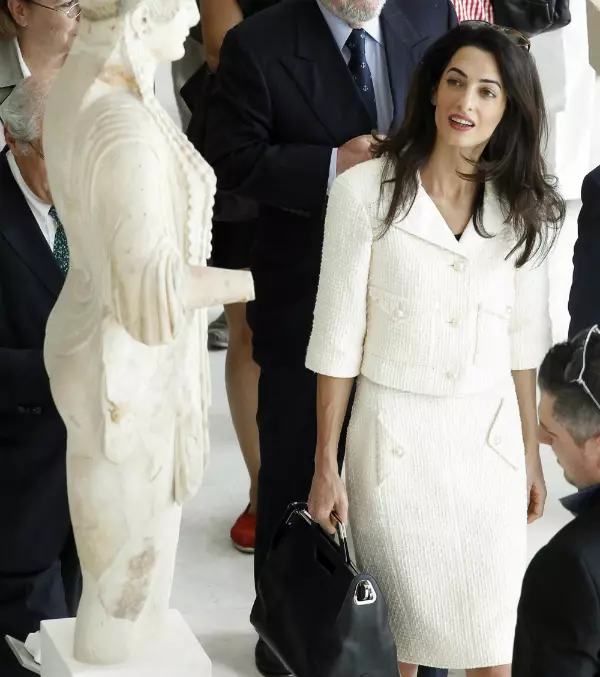 Setšoantšo sa Amal Clooney: via Celebitchy.com