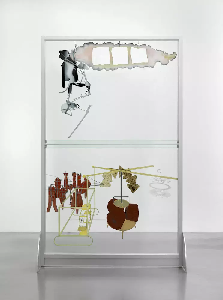 Marcel Duchamp (rikostruzzjoni minn Richard Hamilton), The Bride Stripped Bare by Her Bachelors, Even (The Large Glass), 1915 (1965-6 u 1985).Tate: Ippreżentat minn William N. Copley permezz tal-Federazzjoni Amerikana tal-Arti 1975 Ritratt © Tate, Londra, 2017 / ©Suċċessjoni Marcel Duchamp/ADAGP, Pariġi u DACS, Londra 2017.