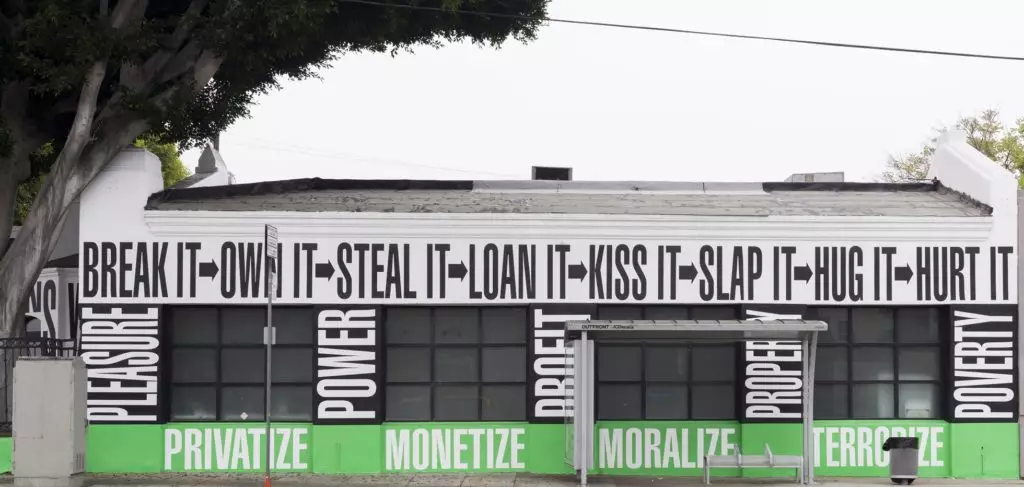 Ki wòl yon espas atizay altènatif? LAXART reouvè nan LA ak yon misyon renouvle ak yon mural Barbara Kruger ki vire tèt yo 12888_2