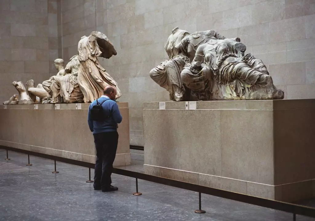 Esculturas de mármore tiradas do Parthenon em Atenas, Grécia, há quase 200 anos, foram exibidas em 21 de janeiro de 2002, no Museu Britânico em Londres, Inglaterra. Foto: Graham Barclay, BWP Media/Getty Images.