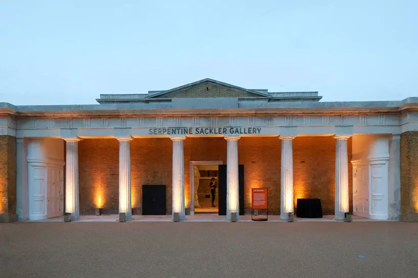 The Serpentine Sackler при откриването му през 2013 г. Снимка ©Luke Hayes, предоставена с любезното съдействие на Serpentine Galleries.