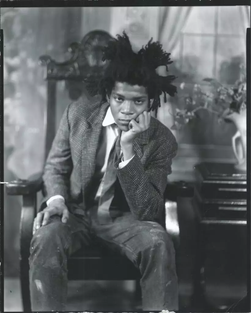 Jean-Michel Basquiat ในปี 1982 ภาพถ่าย© Van Der Zee, 1983