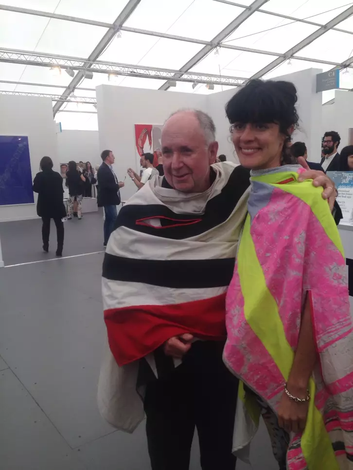 L'ancien directeur du Brooklyn Museum Arnold Lehman avec Pia Camil à Frieze New York. Image reproduite avec l'aimable autorisation de .