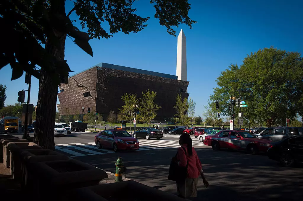 Le Smithsonian's National Museum of African American History and Culture i Uosigitone, DC. Ata na saunia e Preston Keres/AFP/Getty Images.