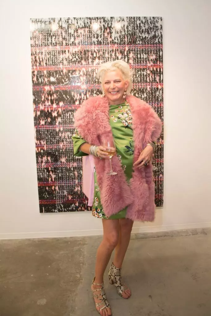 Julie Taubman ที่งาน Dallas Art Fair ได้รับความอนุเคราะห์จากงาน Dallas Art Fair