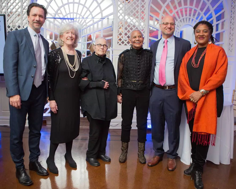 Christopher d'Amboise, Judith K. Brodsky, Ida Applebroog, Peggy Cooper Cafritz, Michael L. Royce සහ Lynn Nottage. ඡායාරූප අනුග්රහය Carl Timpone/BFA.