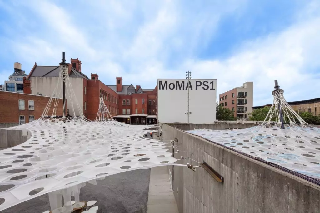 Lumen nataon'i Jenny Sabin Studio ho an'ny The Museum of Modern Art and MoMA PS1's Young Architects Program 2017. Sary nahazoana alalana MoMA PS1. Sary avy amin'i Pablo Enriquez.