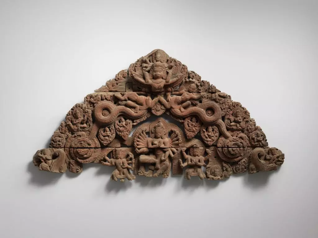 Fizarana ambony amin'ny Frieze / Torana, Nepal, taonjato faha-17. Avy amin'ny Museum of Art Rubin.