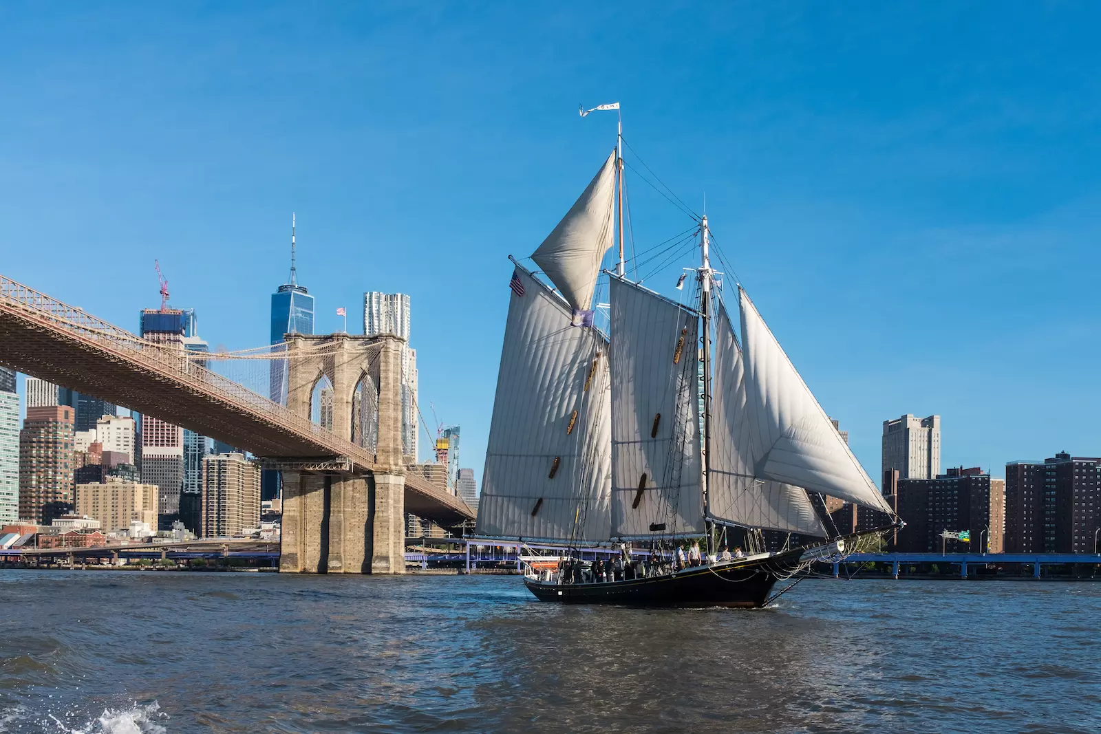 Rehefa saika hidina, dia nahazo famatsiam-bola 50 tapitrisa dolara ny South Street Seaport Museum. Saingy tsy ny rehetra no ao anaty sambo