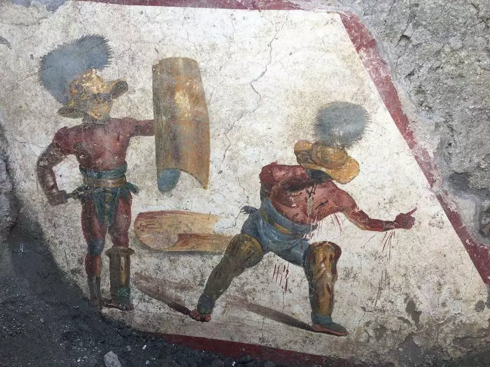 The new gladiator fresco discovered in Pompeii. Photo courtesy of the Italian Cultural Ministry ©2019.