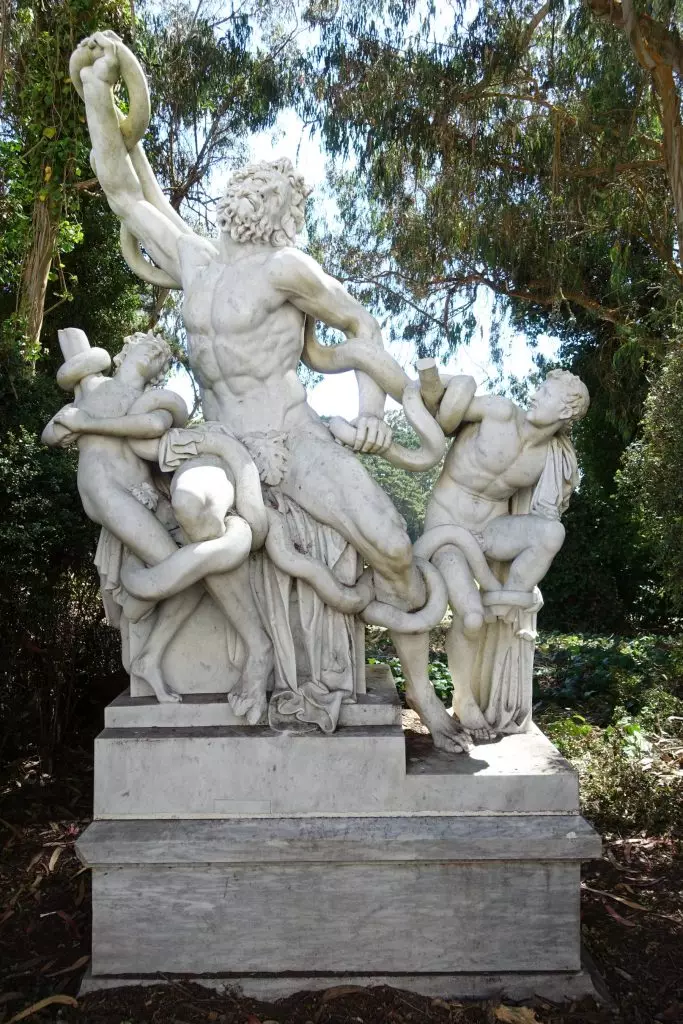 Cafodd Cerflun o Laocoön ei Fandaleiddio yn Lleng Anrhydedd San Francisco, Gan Gadael Dau o'i Ffigurau heb Ben