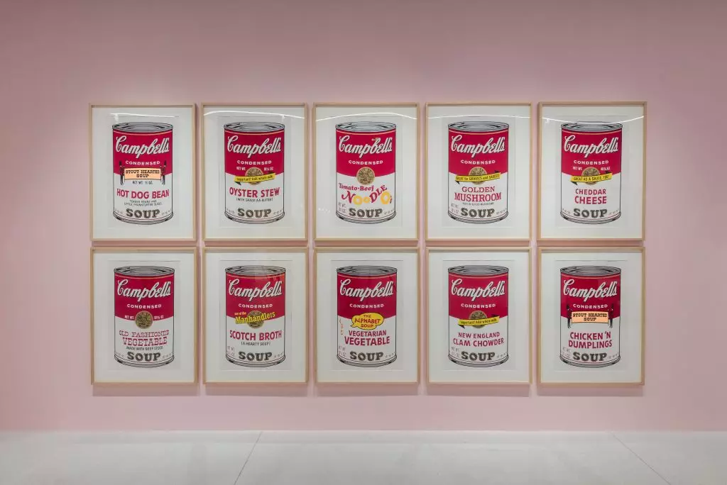 Installatsioonivaade filmist "Becoming Andy Warhol" Shanghais UCCA Edge'is. UCCA Kaasaegse Kunsti Keskuse loal.