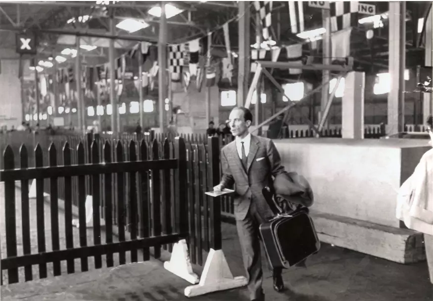 Unha das poucas fotografías coñecidas do coleccionista solitario Francesco Federico Cerruti, tomada o 4 de outubro de 1957.