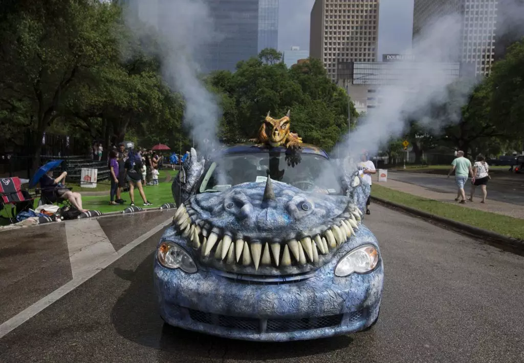 Sebuah mobil seni di Parade Mobil Seni Houston. Foto milik Orange Show Center for Visionary Art, Houston.