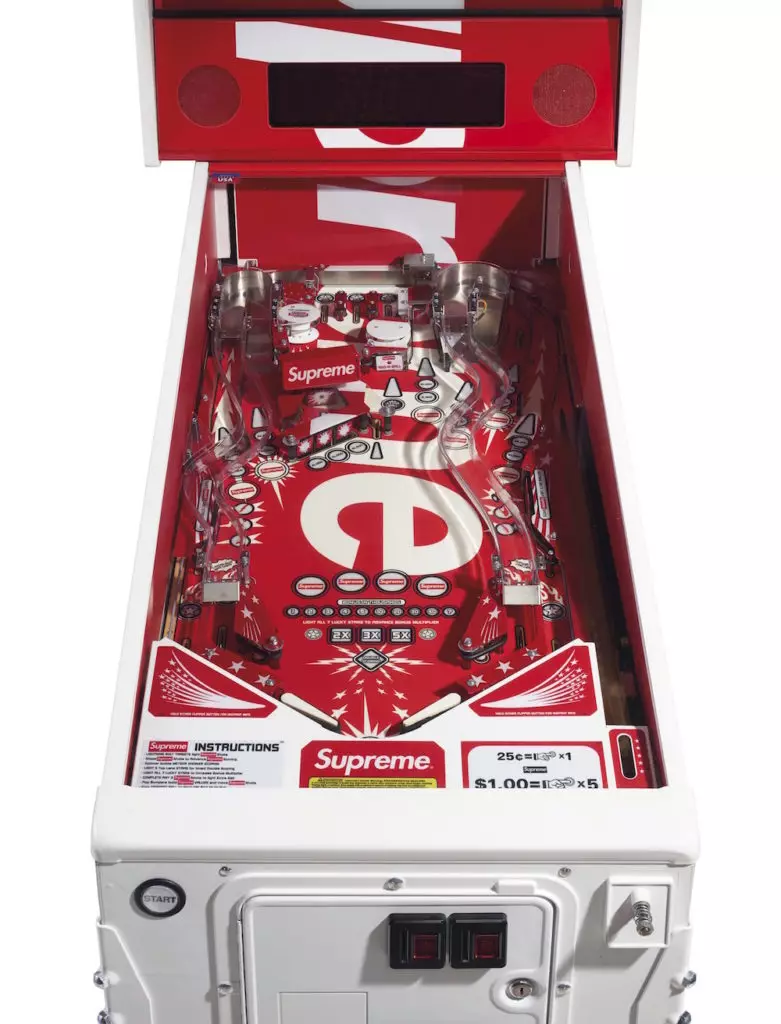 Supreme Stern pinball մեքենա. Լուսանկարը՝ Christie's-ի կողմից: