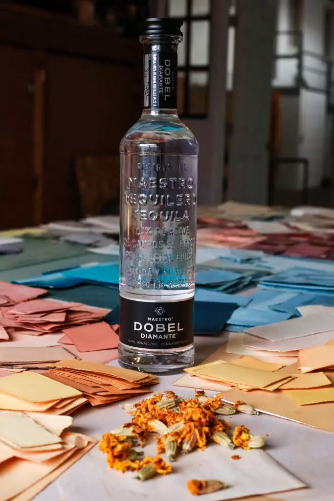 Maestro Dobel Diamante, tequila Cristalino pisanan ing donya. Fotografi dening Stephen Archer.