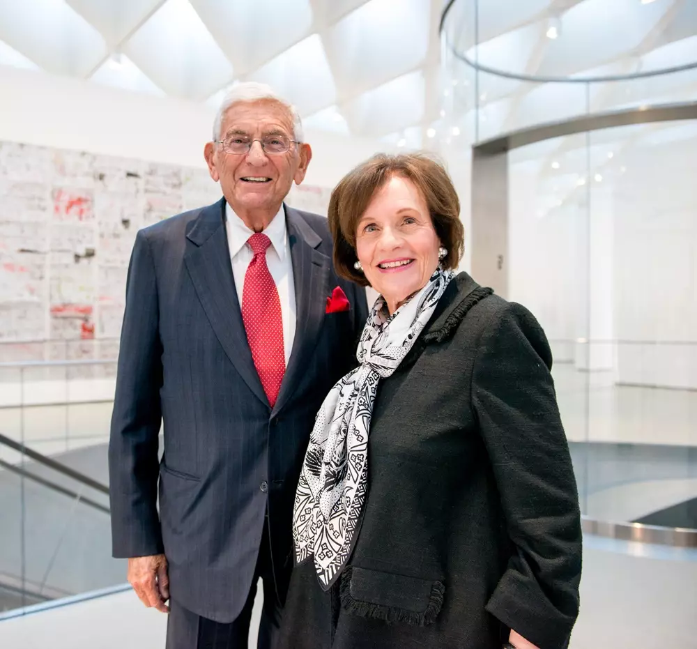 Eli și Edythe Broad. Fotografie Ben Gibbs pentru Fundația Eli și Edythe Broad.