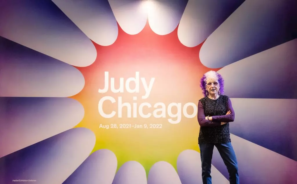 Mgbe afọ iri isii gachara, Judy Chicago na-emecha nwetaghachi azụ azụ nke mbụ ya (na 'The Dinner Party' adịghị na ya)