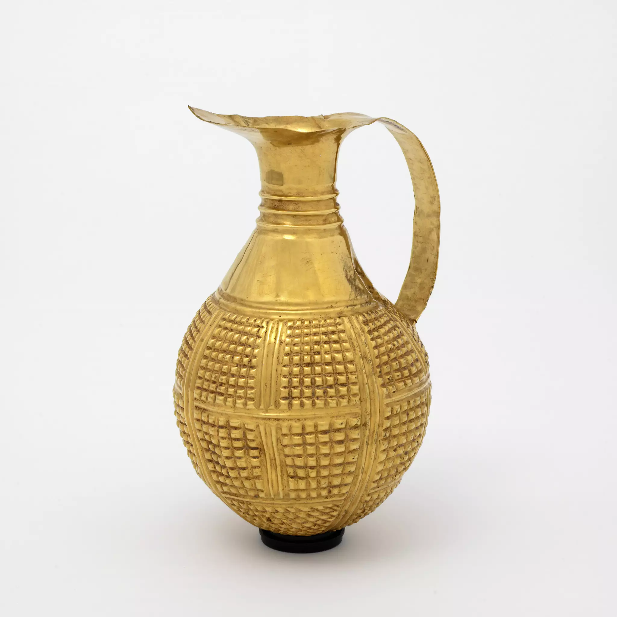 Anatolian Ewer ọla edo e kwakọọrọ sitere na mkpokọta V&A laghachiri na Tọki