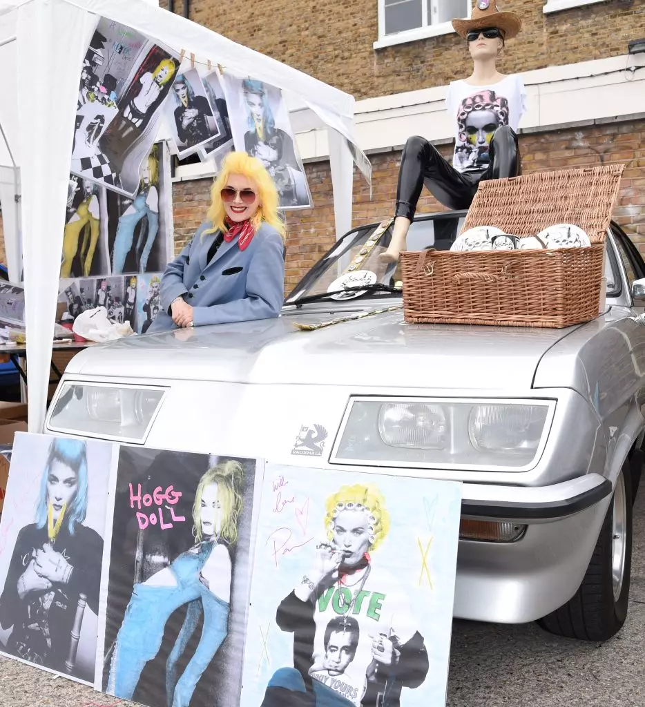 Pam Hogg ass op der Vauxhall Art Car Boot Fair 2015 de 14. Juni 2015 zu London, England. (Foto vum David M. Benett / Getty Images fir Vauxhall)