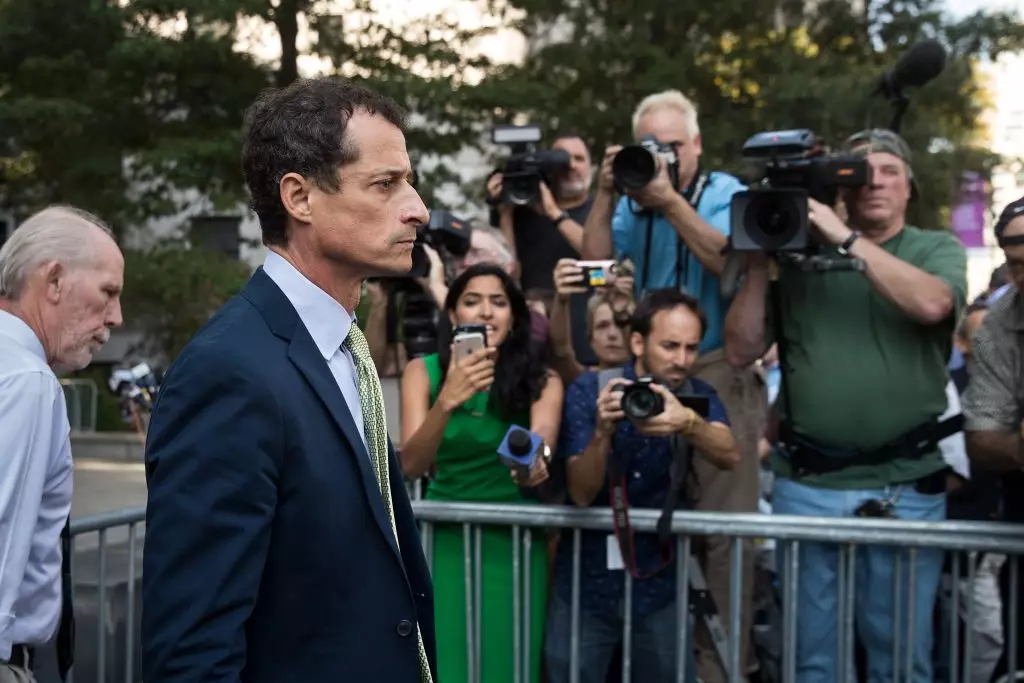 Onye nnochite anya US mbụ Anthony Weiner hapụrụ Ụlọikpe Federal Manhattan na Septemba 25, 2017. (Foto sitere na Drew Angerer/Getty Images)