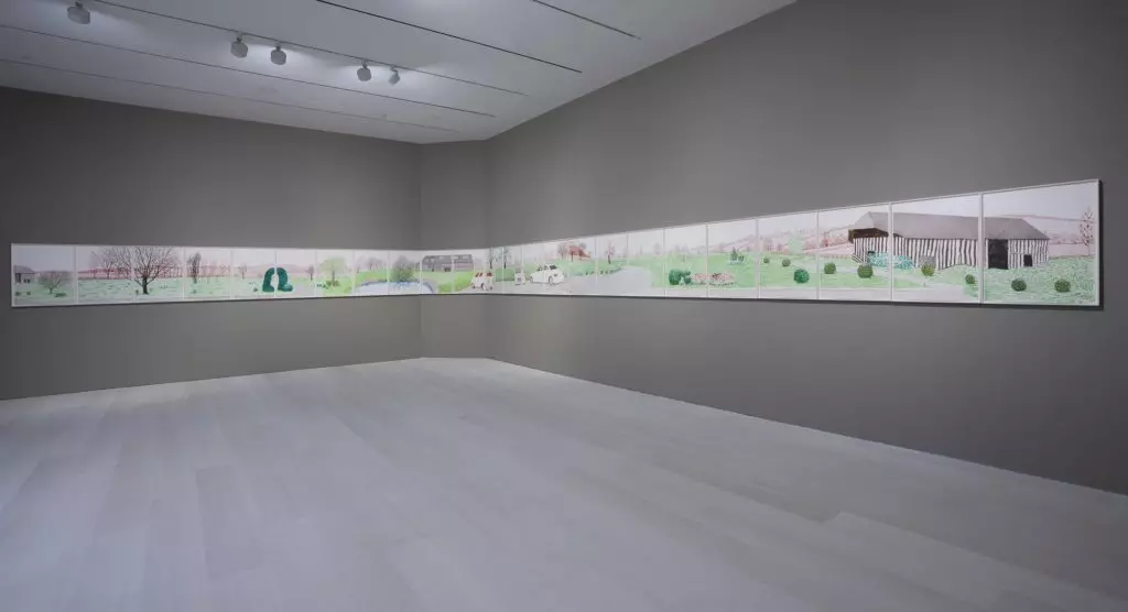 Khung cảnh sắp đặt của “David Hockney: La Grande Cour, Normandy,” 2019. Được phép của Pace Gallery.