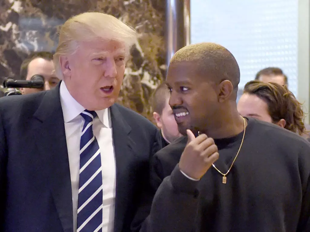 Kanye West an Donald Trump. Photo Ugedriwwe vun Timothy A. Clary / AFP / Getty Biller.